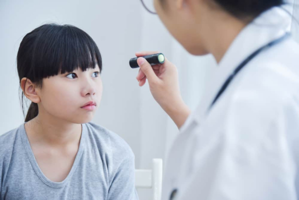 How to Protect Your Child from Eye Strain: 5 Tips for Parents