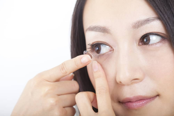 Complications of Contact Lens Wear: Know the Possible Risks