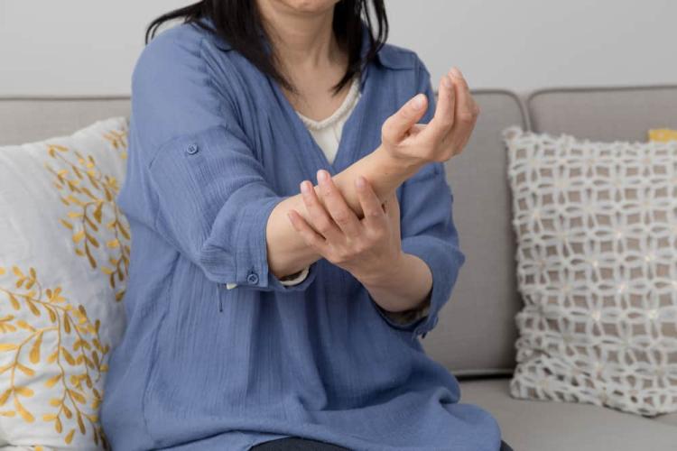 Paralysis Causes, Symptoms, and Treatment - Hello Doctor