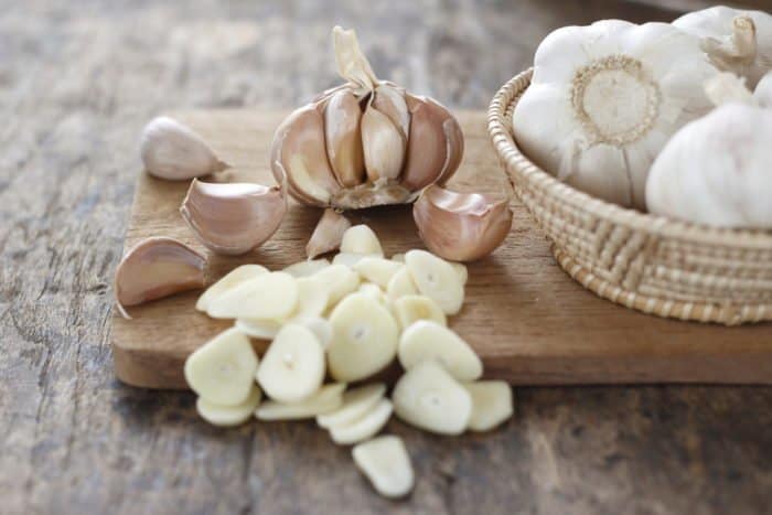 Eating Raw Garlic: 9 Health Benefits That Will Surprise You