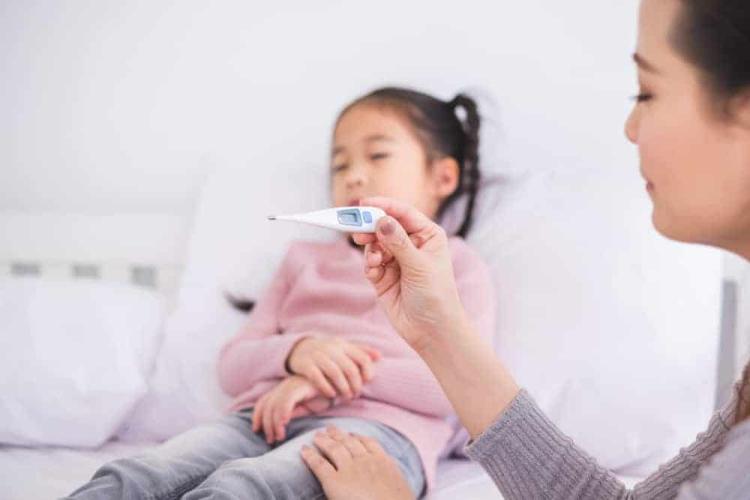 How To Reduce Fever in Child Naturally: Tried and Tested Home Remedies