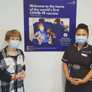 May Parsons: Pinay Nurse Na Unang Nagturok Ng COVID Vaccine, Pinarangalan