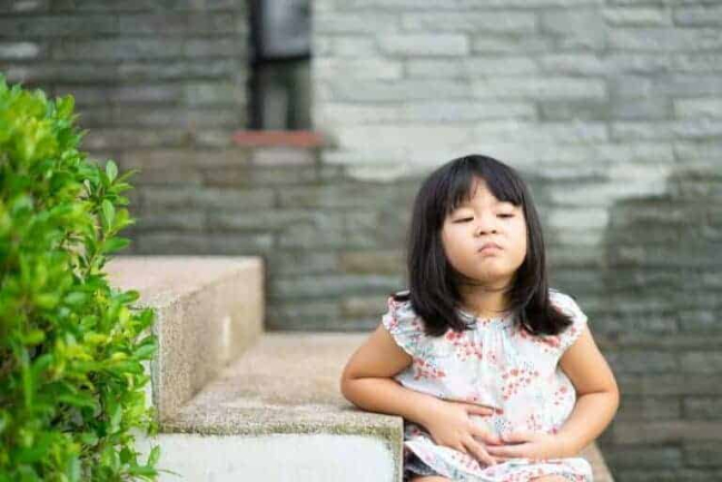 Constipation ng Bata: Mga Remedyo at Gamot