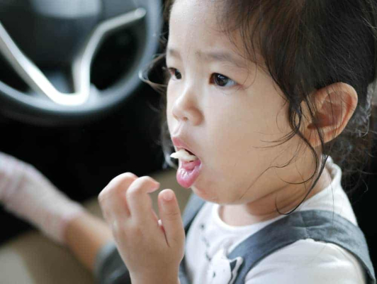 Suffocation sa mga Bata: Pag-iwas at Emergency Treatments