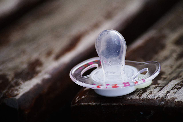 Newborn Pacifier: Is It Advisable? Are There Any Risks?
