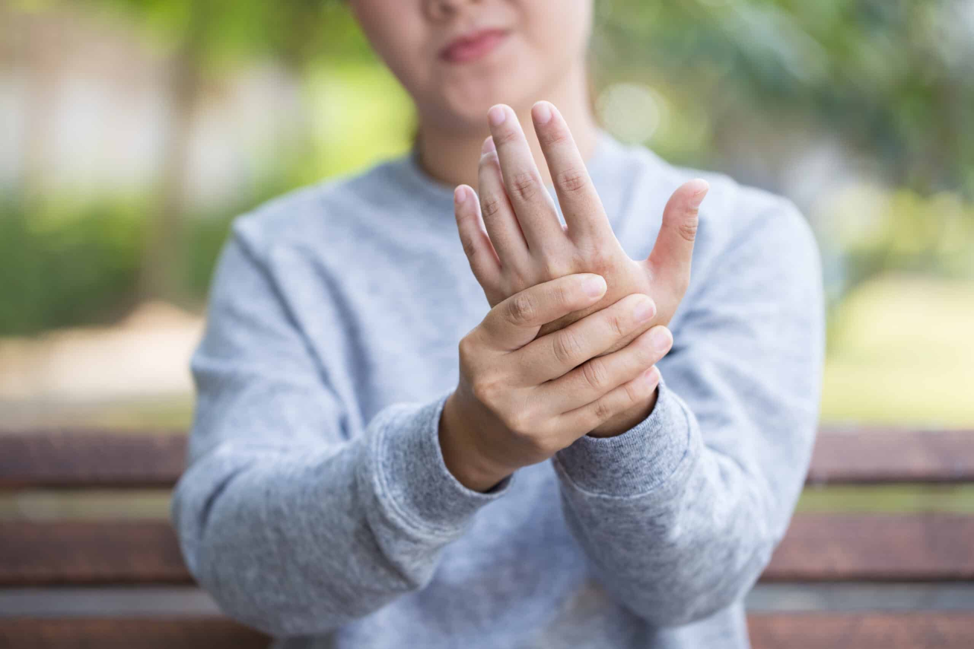 Nerve Pain Symptoms, Possible Causes, and Forms of Treatment